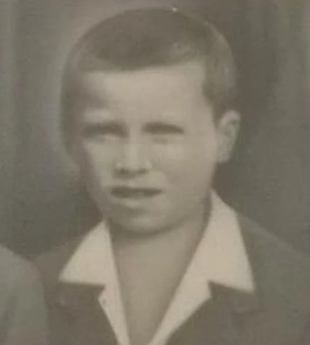 Fotografija iz prošlosti: Pogledajte kako je Halid Bešlić izgledao kao ...