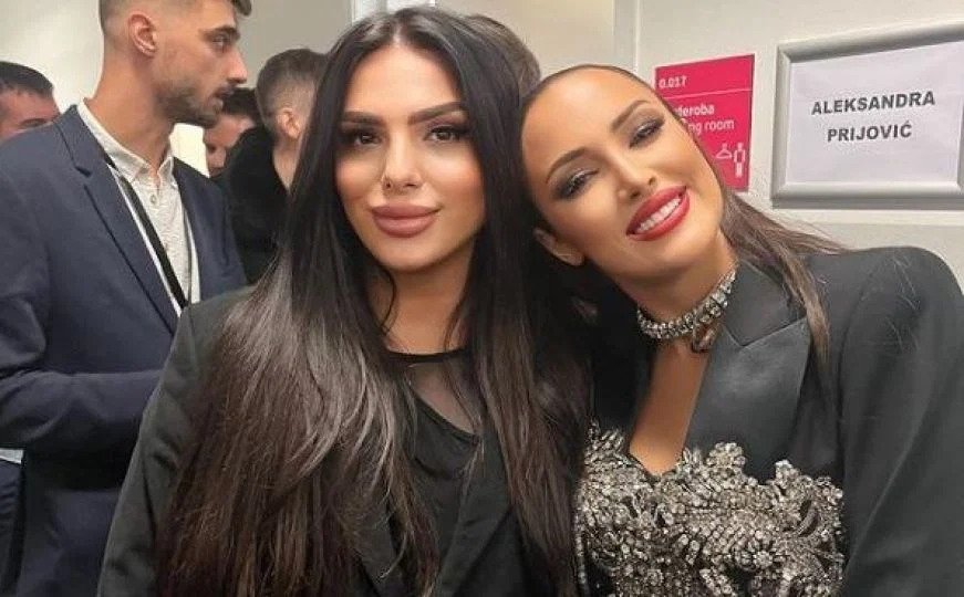 Zgodna brineta pored Aleksandre Prijović zapravo je frizer Božo ...